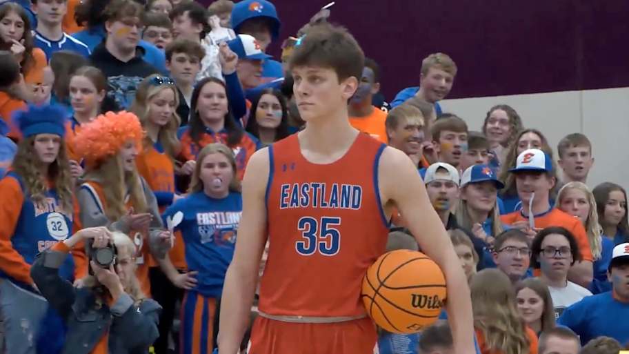 Illinois boys basketball teams holds ball for first 6:59, wins section ...