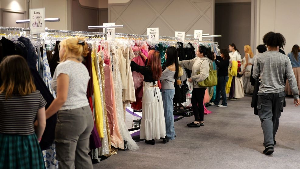 Las Vegas Prom Closet offers free attire to students in need