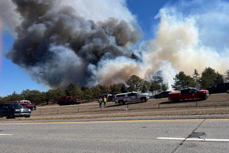 ‘Massive’ wildfires erupt on Long Island, sparking state of emergency ...