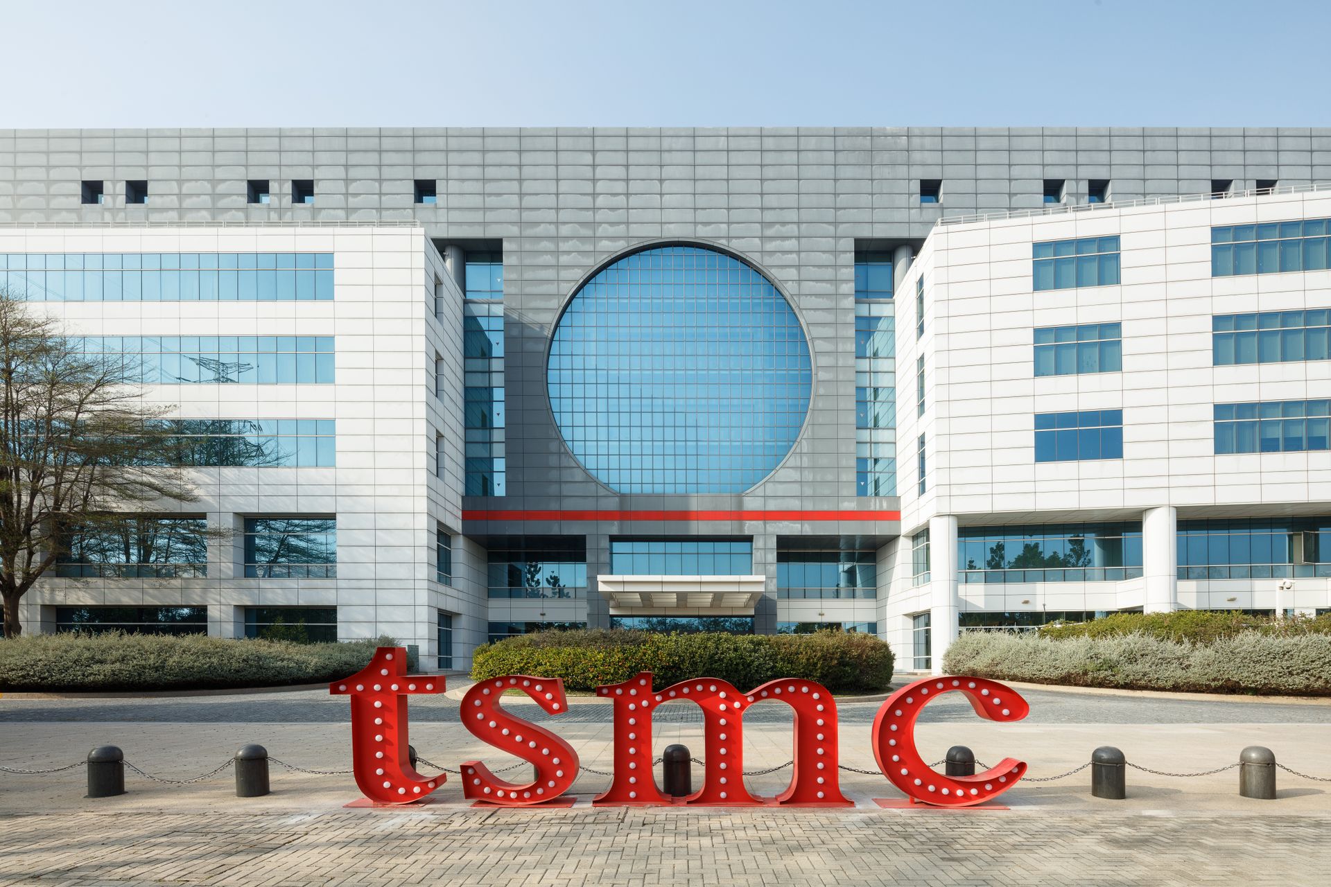 Intel, TSMC reportedly did a big move that could help avoid Trump's ...