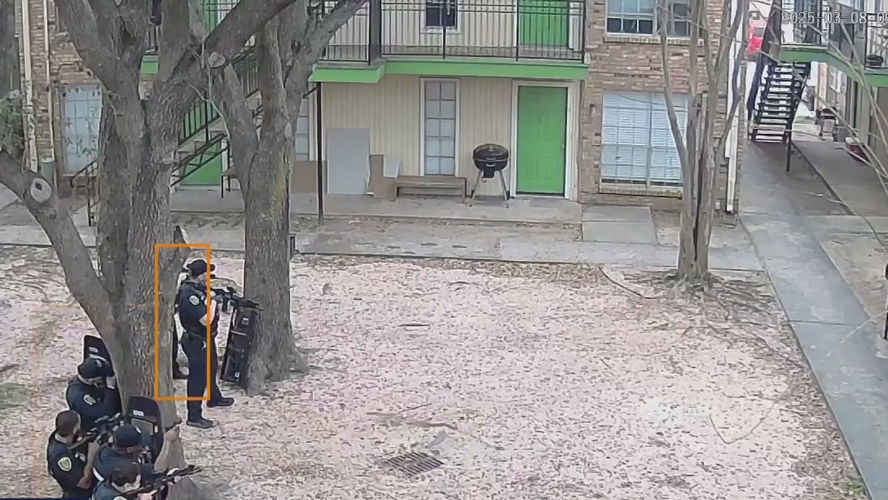 Houston shooting: Police standoff at apartments sends residents ducking ...