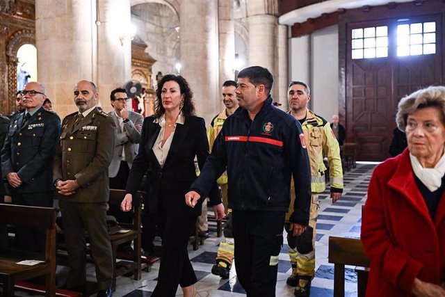 El Ayuntamiento acompaña a los bomberos en la misa por la celebración ...