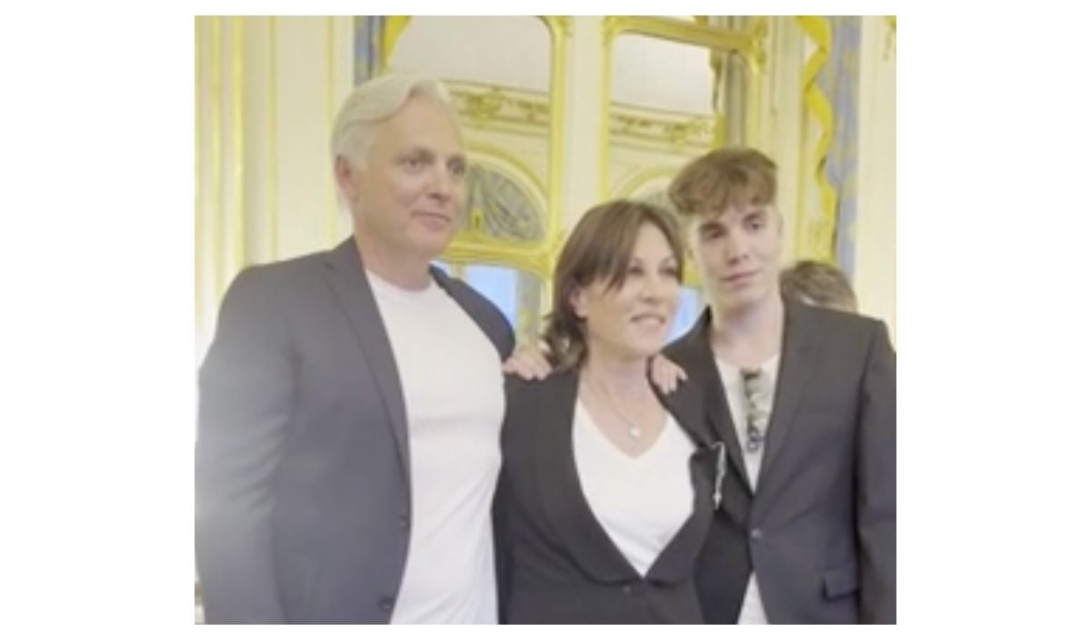 Mathilde Seigner honorée devant son grand fils et son compagnon aux ...