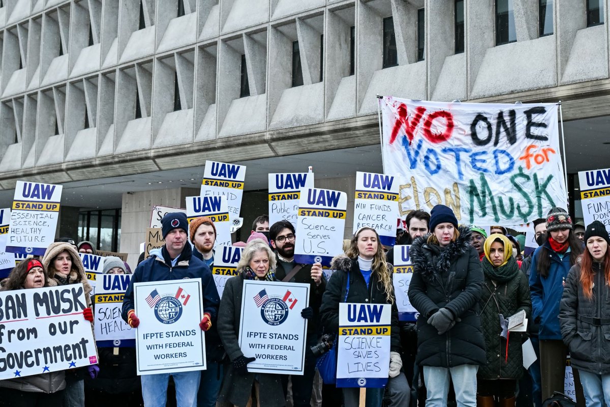 More federal employees offered buyouts