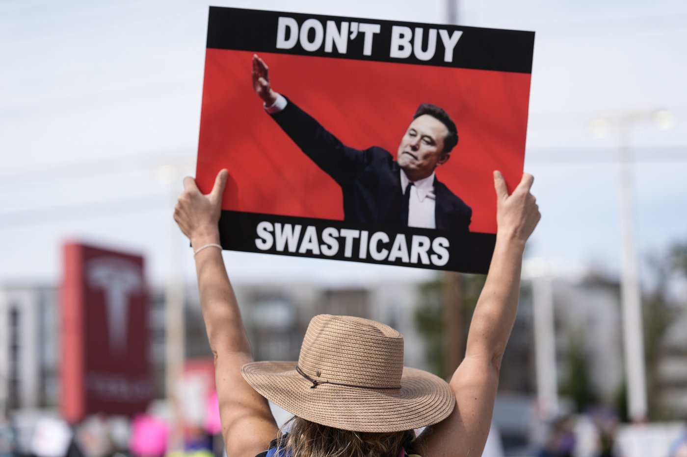 PHOTO COLLECTION: Elon Musk Protests