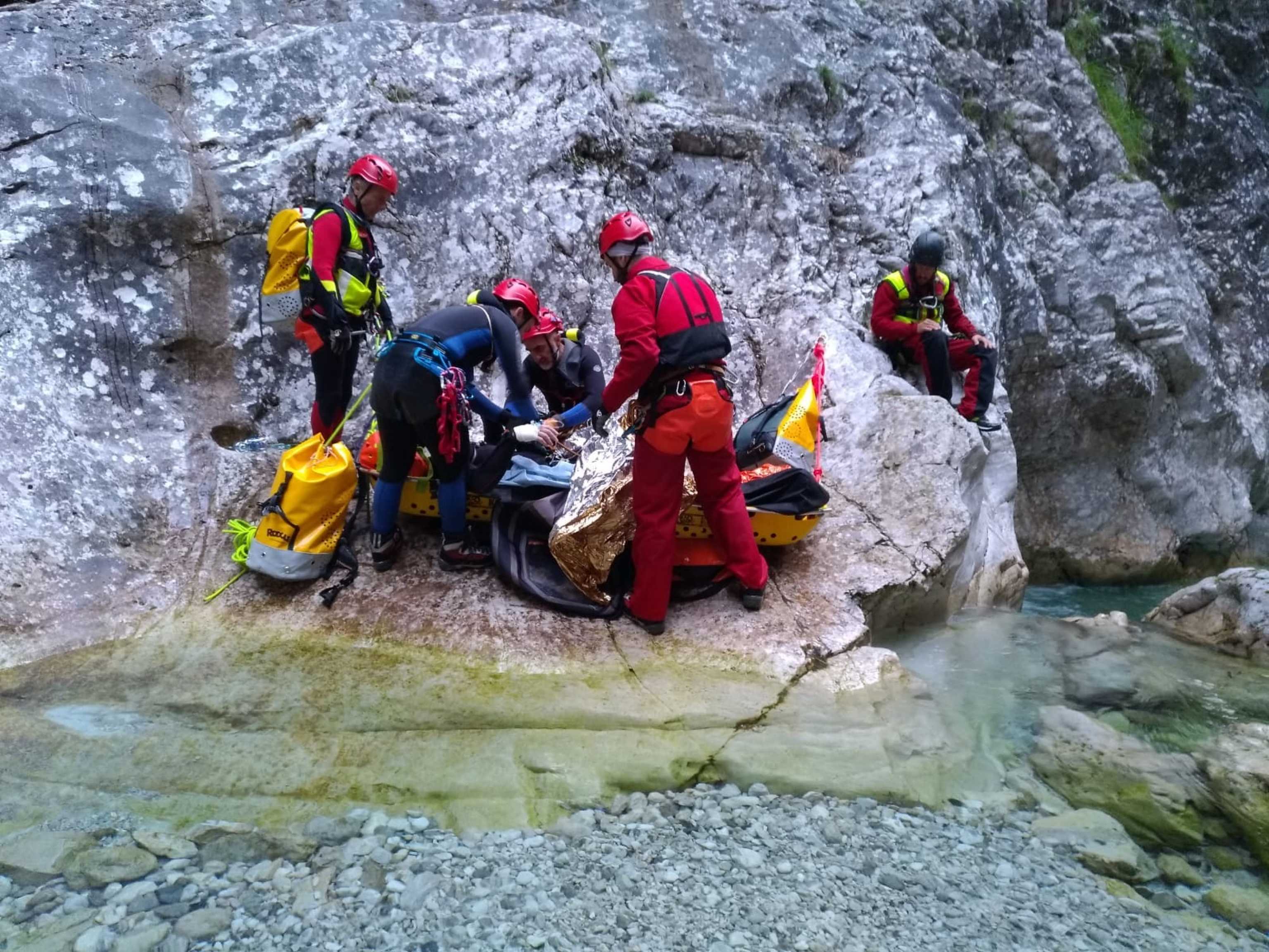 Precipita in montagna, muore donna di 47 anni