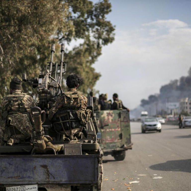 Siria nel caos: sale a 745 il bilancio dei civili alawiti uccisi a Latakia