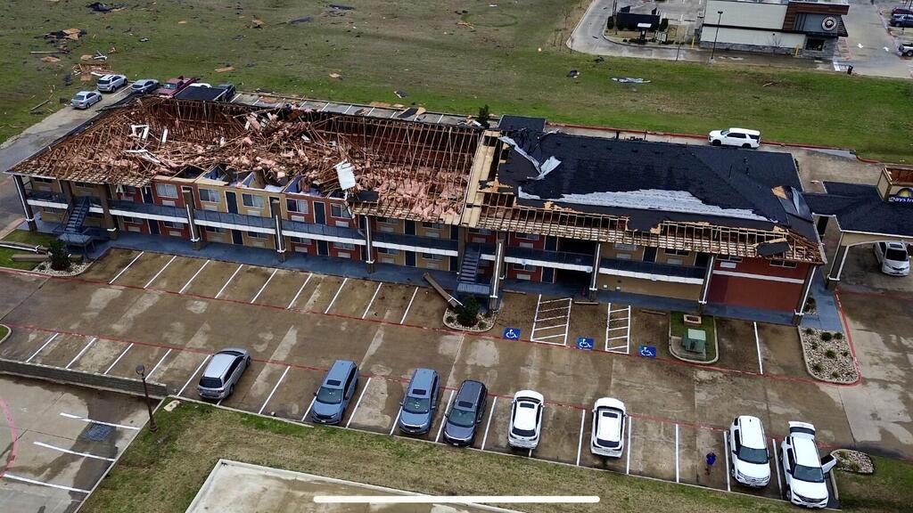 Roof of North Texas hotel ripped off during severe storm