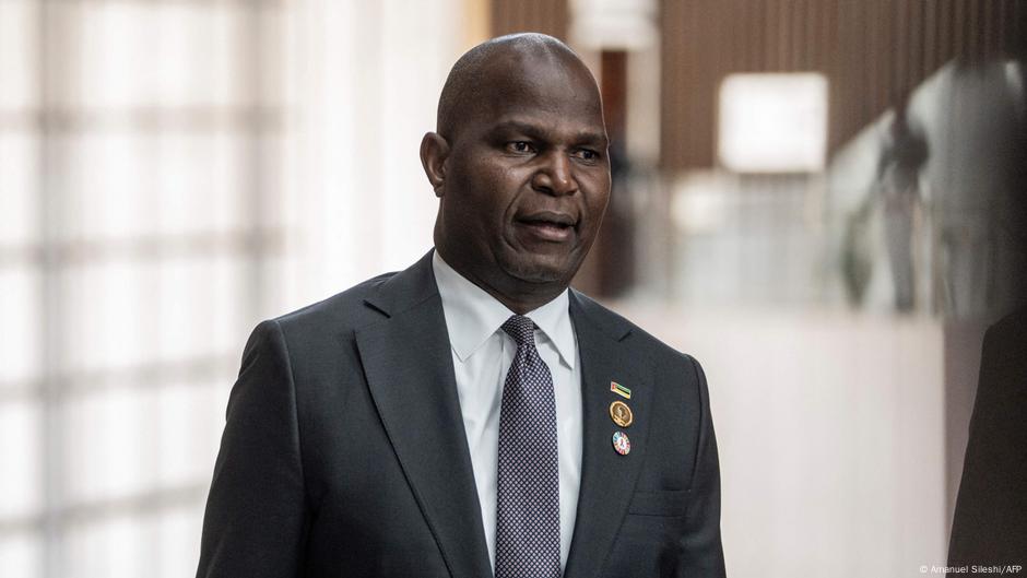 Dialogue or confrontation? Mozambique's President Chapo chooses both