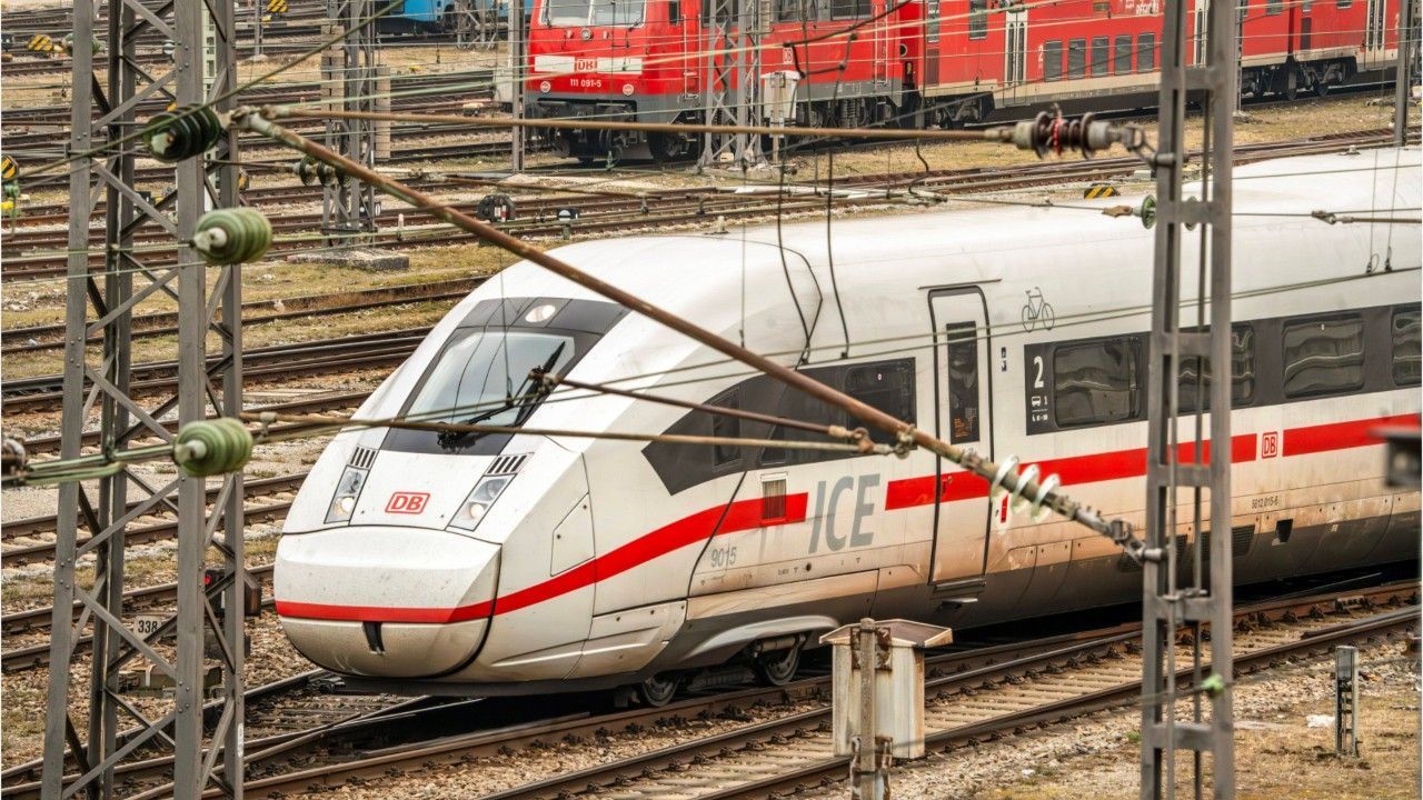 Zu spät: Bahn zahlt Rekordentschädigungen
