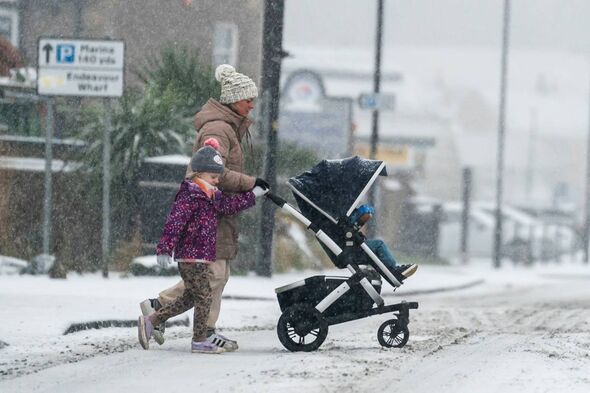 Polar vortex collapse: UK faces snow and plummeting temperatures due to ...
