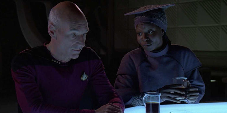 10 Best Star Trek: The Next Generation & Picard Scenes Set In Ten Forward