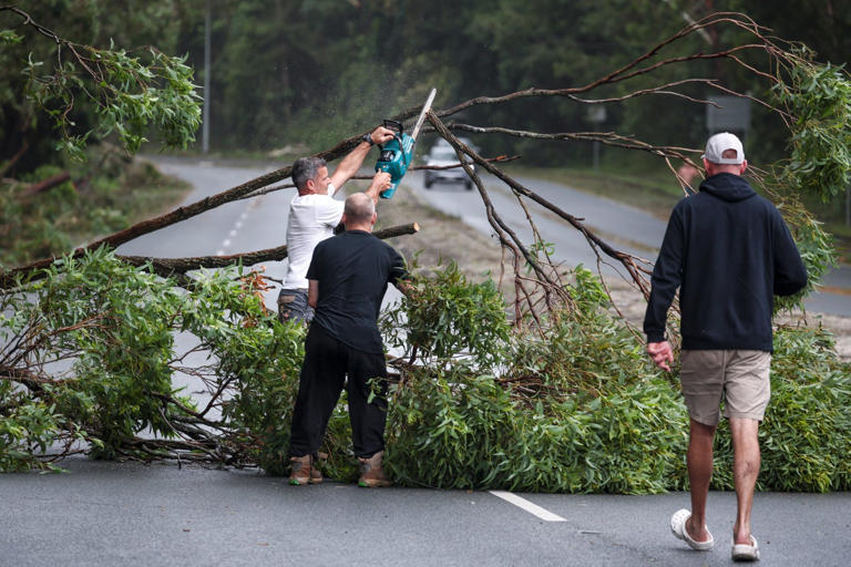 Storm Alfred latest: At least 300,000 in blackout as Australian PM ...