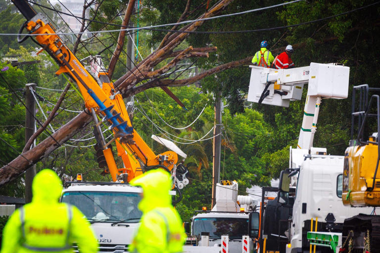 300,000 homes without power after ex-Cyclone Alfred leaves destruction ...