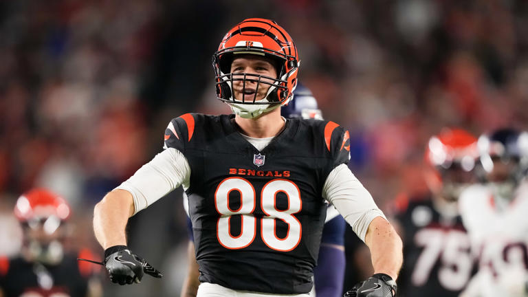 Mike Gesicki says he's staying in Cincinnati to compete for a championship