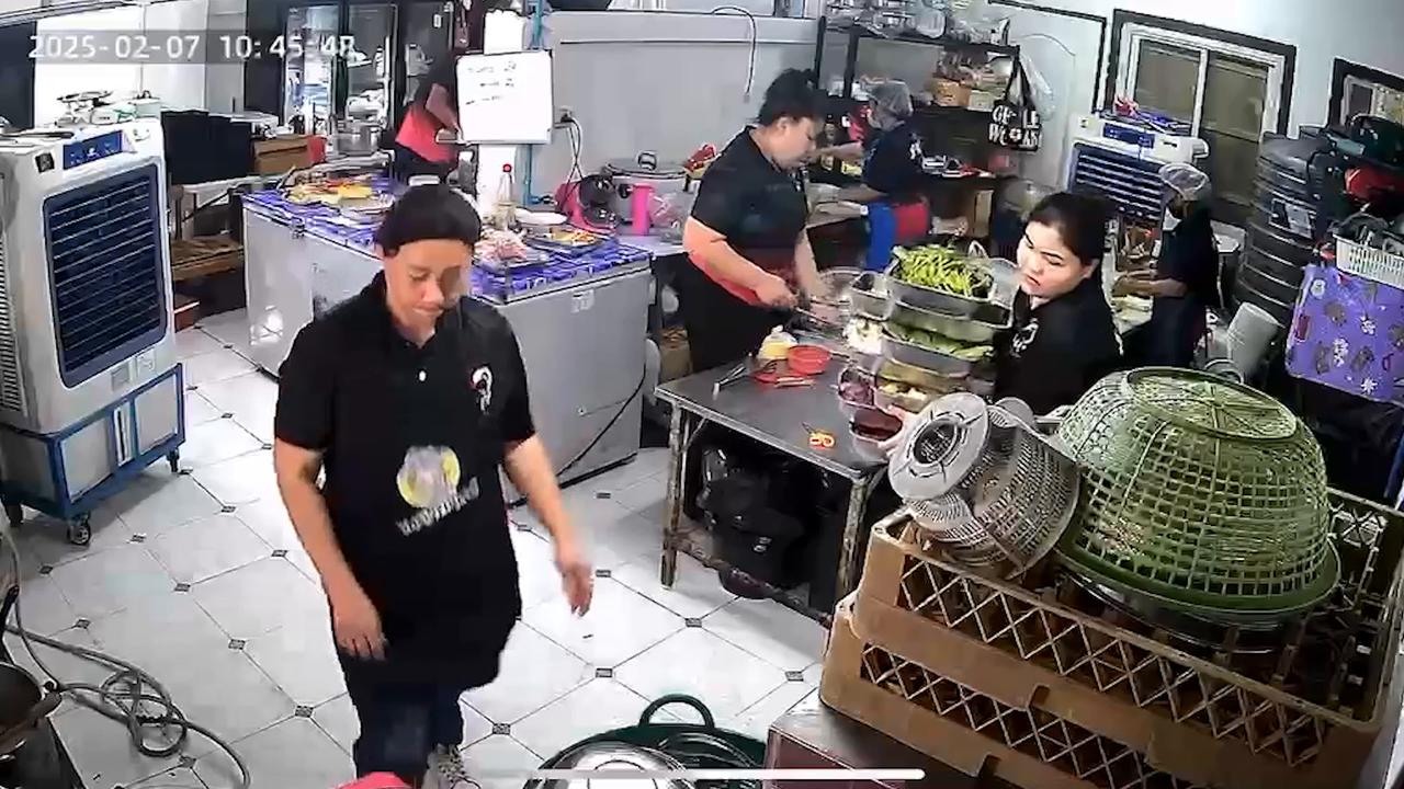 Clumsy cook slips on Thai restaurant kitchen floor