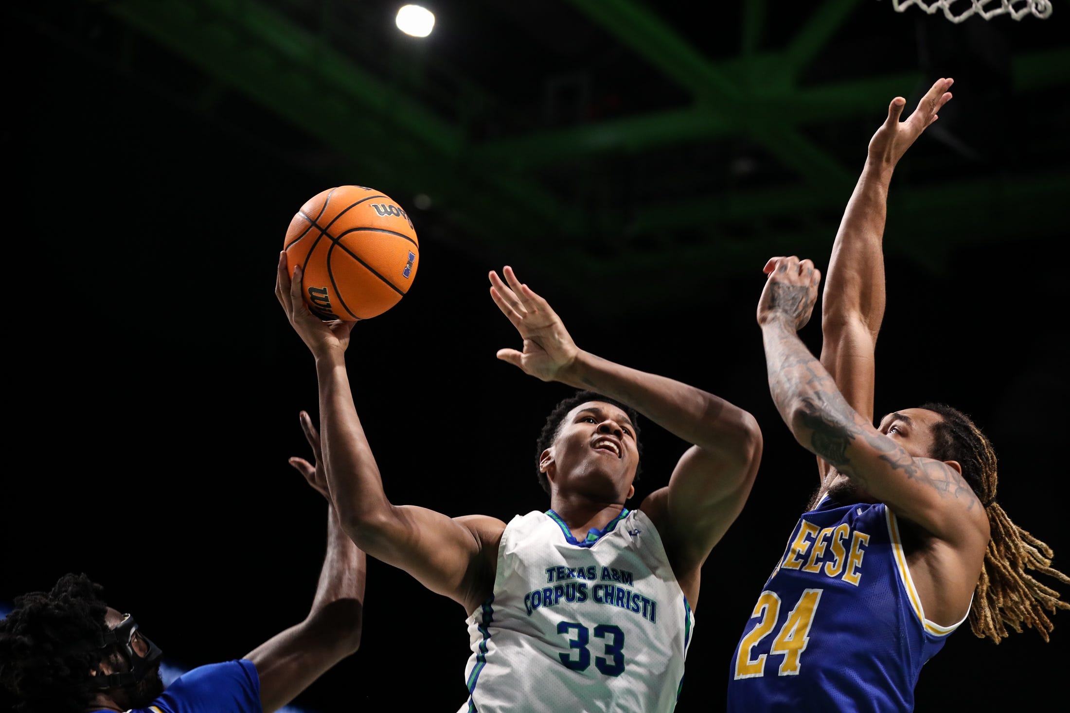 Reports: Islanders' Garry Clark, plus talented freshmen duo, head to ...