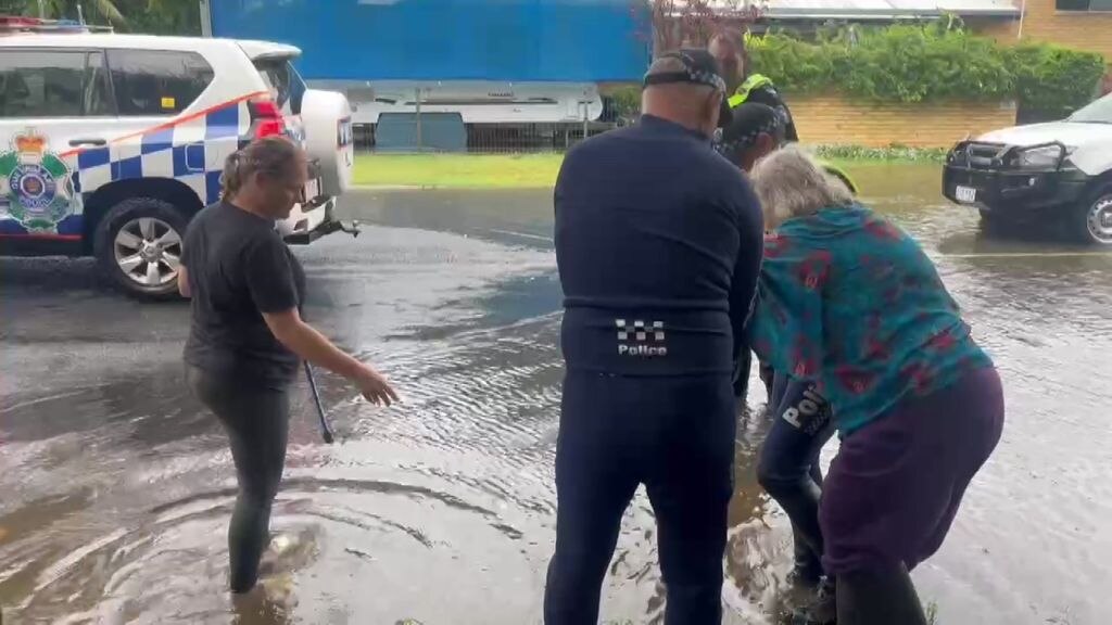 Emergency services pull people from houses as Hervey Bay lashed with ...