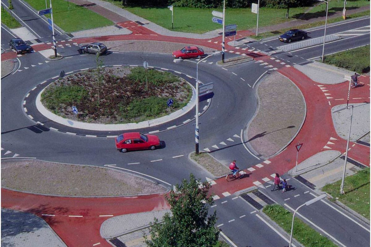 Un rond-point pas comme les autres débarque en France… et il risque de ...