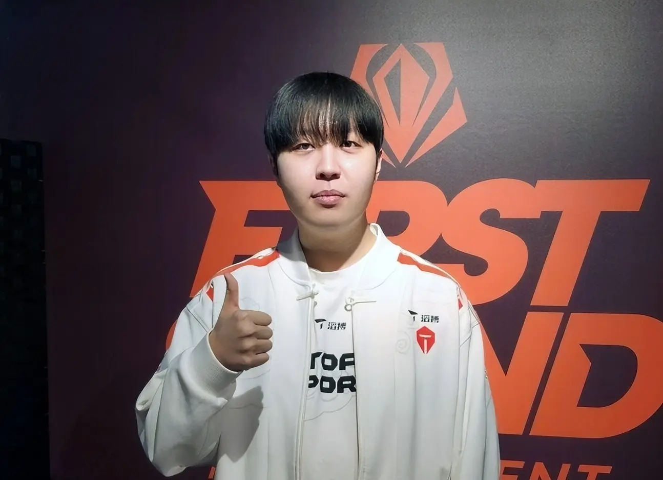 Kanavi：很期待与peanut选手交手，目标当然是夺冠