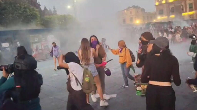 Hundreds gather in star-studded goodbye for singer Angie Stone