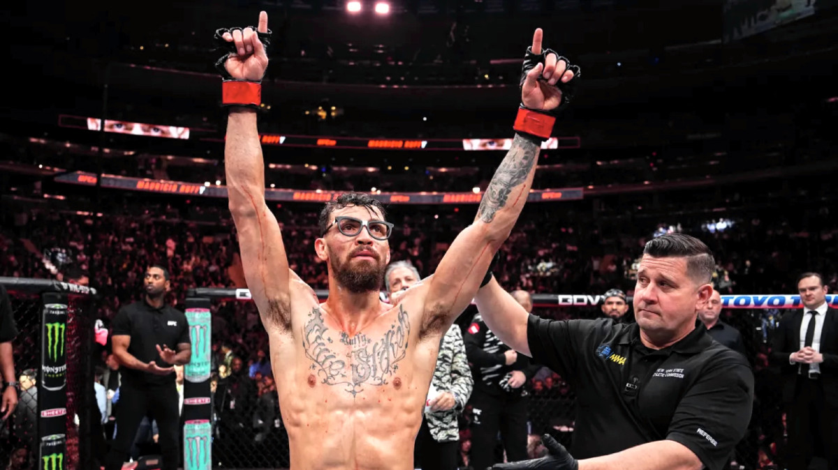 Mauricio Ruffy kicks off UFC 313 main card with insane KO of King Green ...