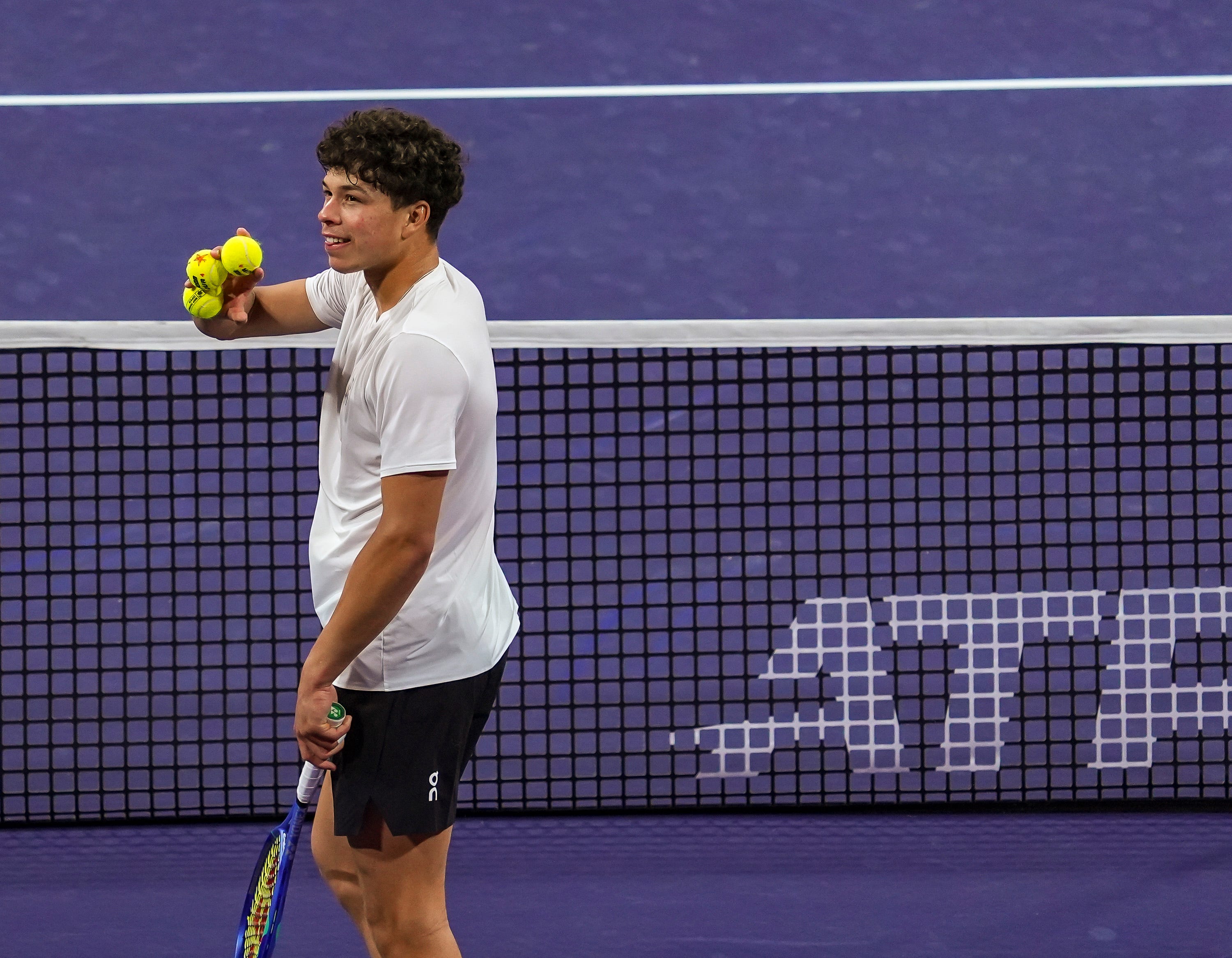 OK, American tennis players, enough joking around, let's win this BNP thing