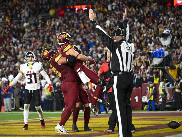 Commanders bring back Zach Ertz, one of Jayden Daniels’s favorite targets