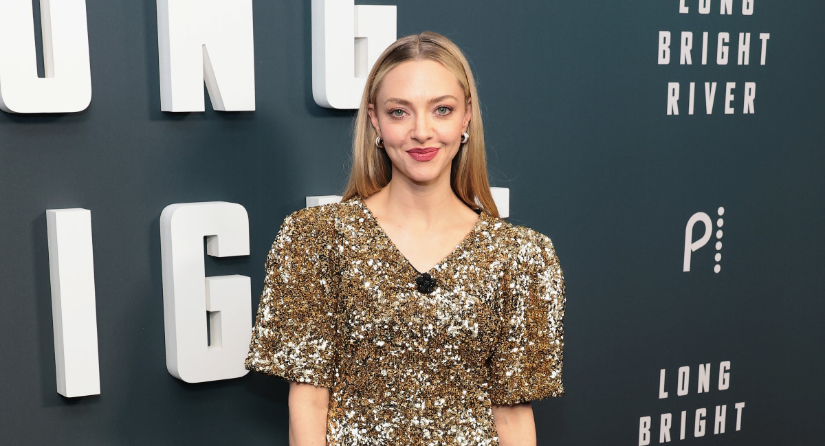 Amanda Seyfried Reveals 'Mortifying' Wardrobe Malfunction in Front of ...
