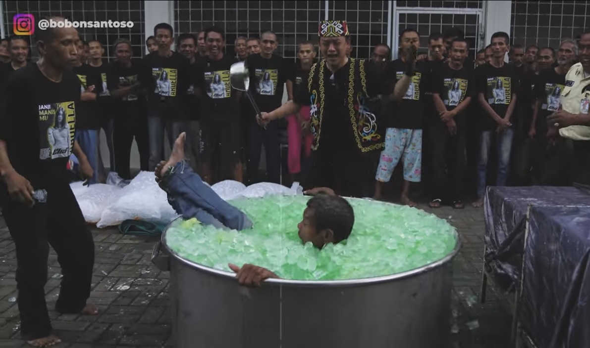 Kejadian tak Terduga Saat ODGJ Nyebur ke Takjil yang Dibuat Bobon Santoso