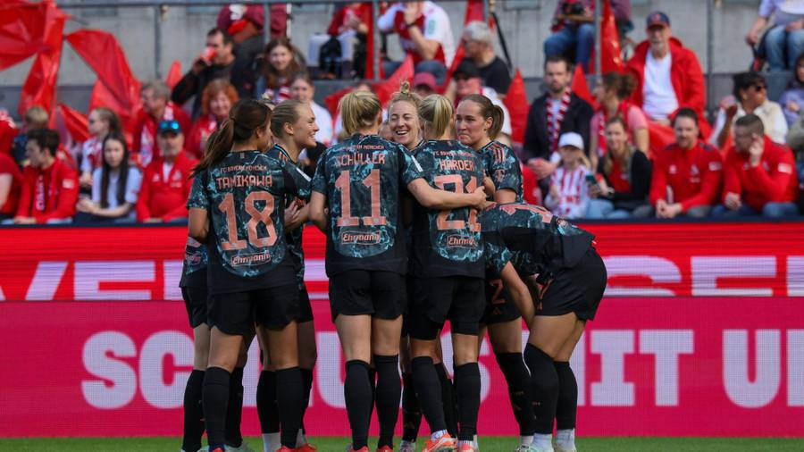 Slapstick-Tor! Bayern glänzt bei Rekordspiel