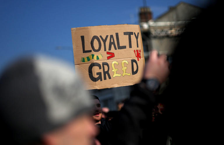 The 12 best pictures as thousands of Manchester United fans protest ...