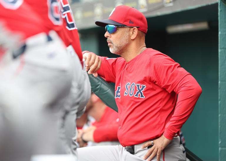 Red Sox looking for right-handed hitting outfield depth