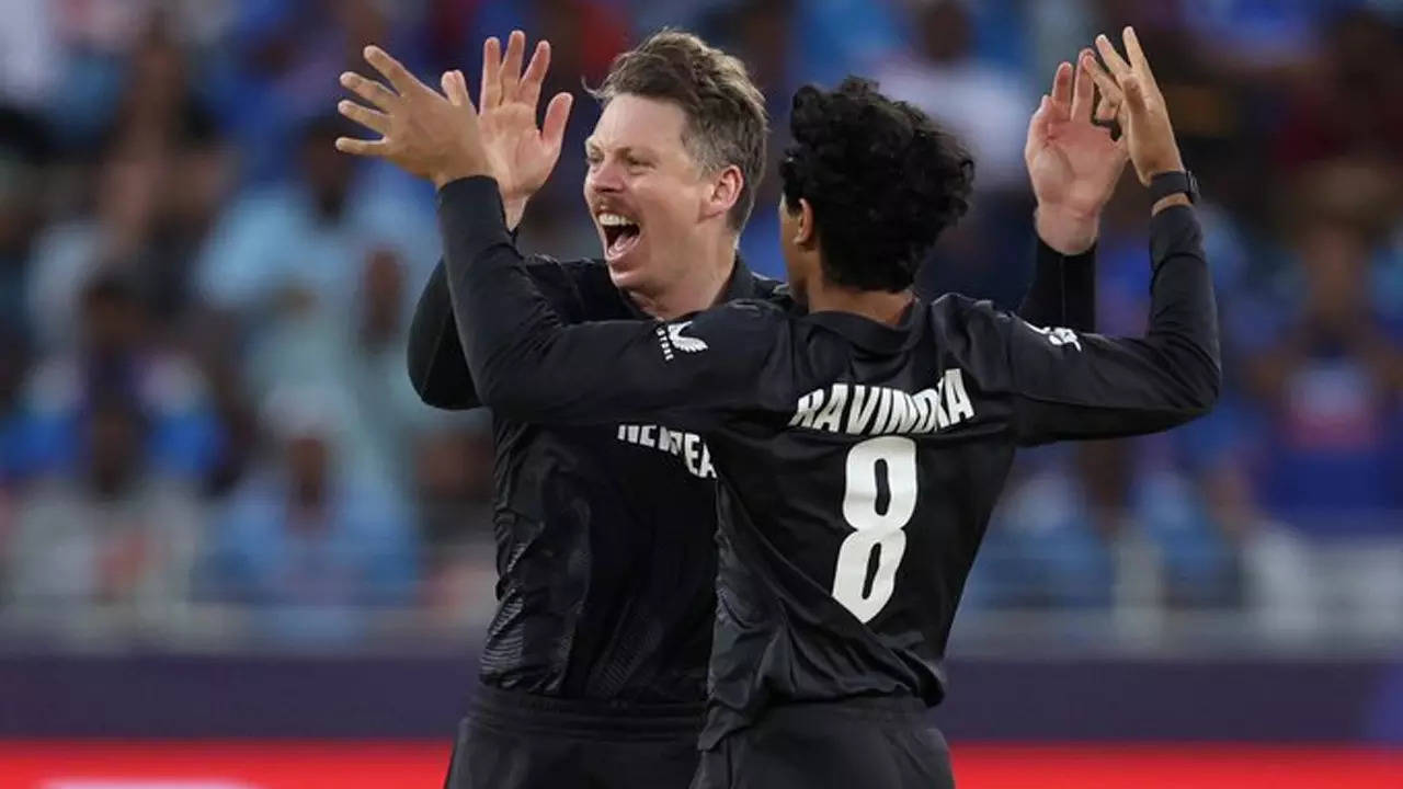 Three wickets for 17 runs! New Zealand spinners put India under ...