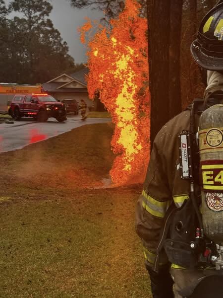 Lightning strikes tree, causes gas main fire