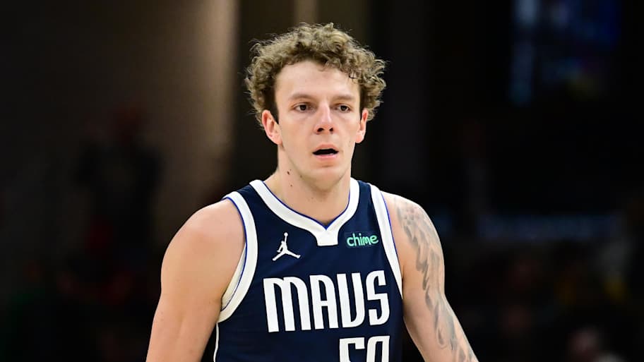 Former Dallas Maverick re-signs with Lakers