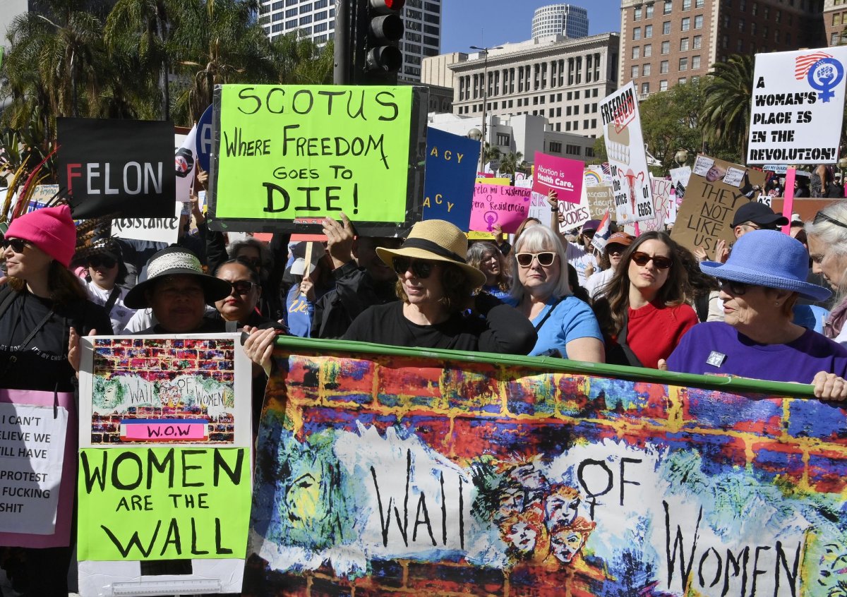 Thousands attend Women's March in Los Angeles