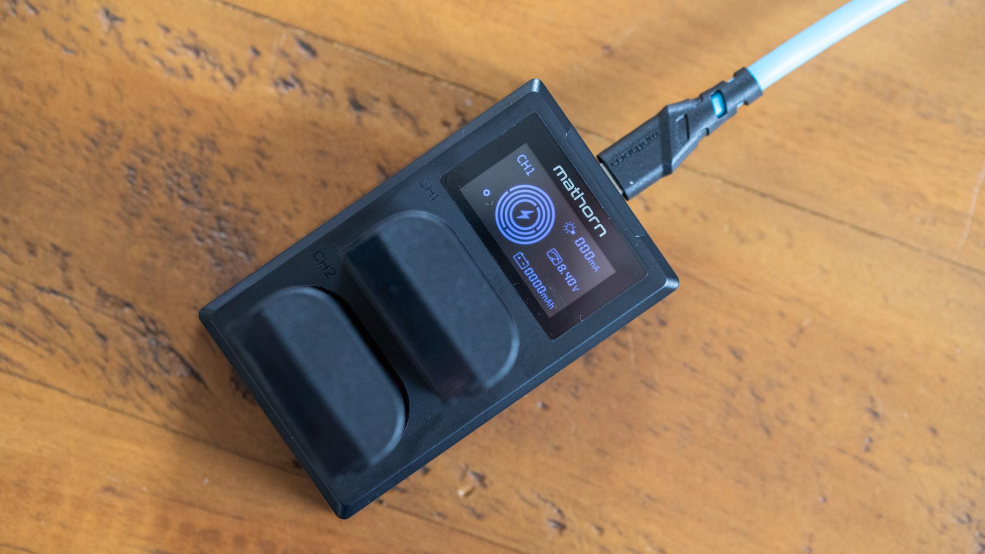 Mathorn MB-202 Ultimate for Canon LP-E6NH battery replacement review: plug in baby!