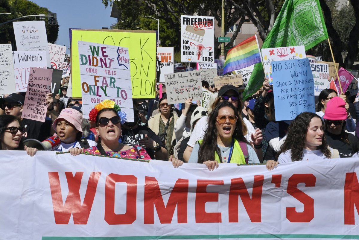 Thousands attend Women's March in Los Angeles