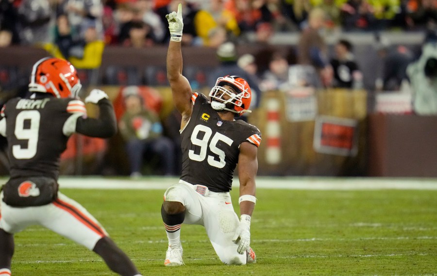 Cleveland Browns defensive end Myles Garrett to sign record-breaking ...