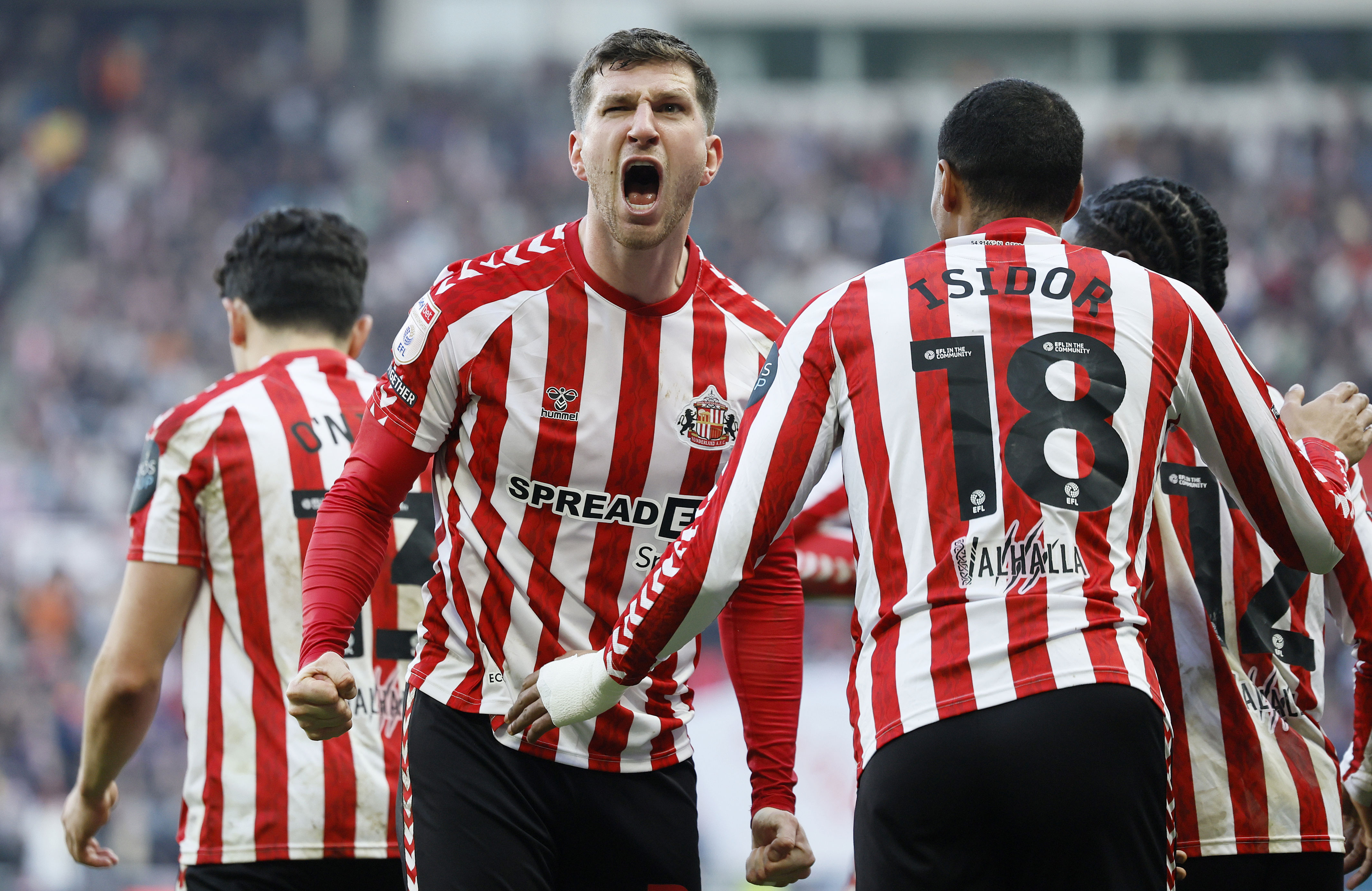 What happened in the strange dropball incident during Sunderland's win ...