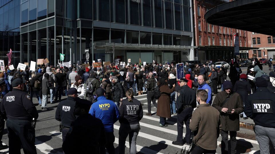 ‘Nazi cars’: Tesla facilities hit with violent attacks as Elon Musk ...