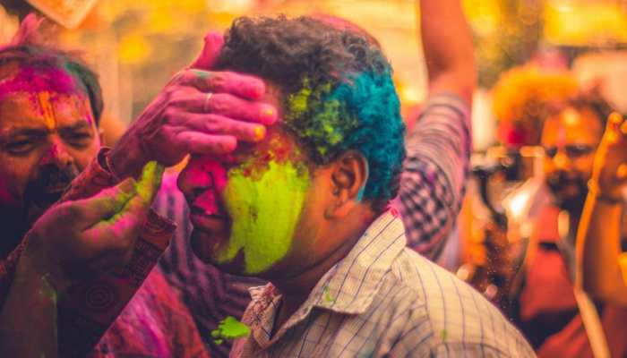 Happy Holi! Remove Stubborn Colours Safely With THESE 4 Tips