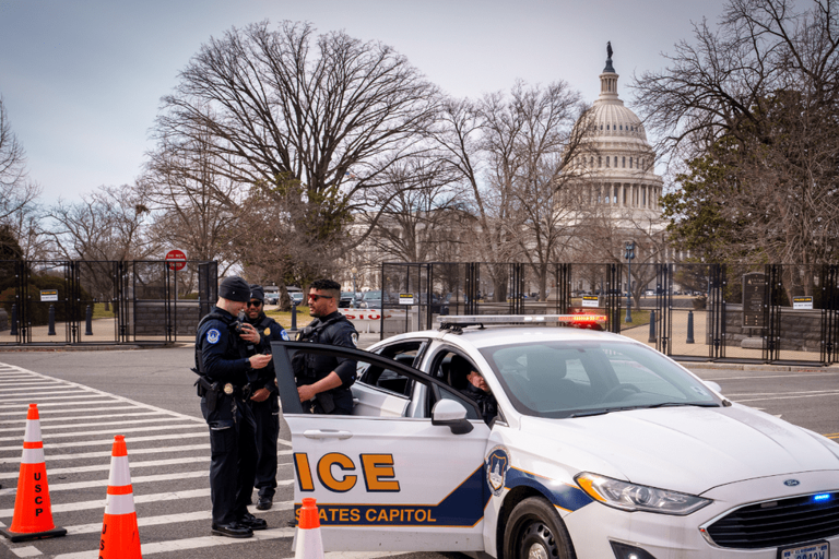 White House shooting: Secret Service take aim at man after 'armed ...