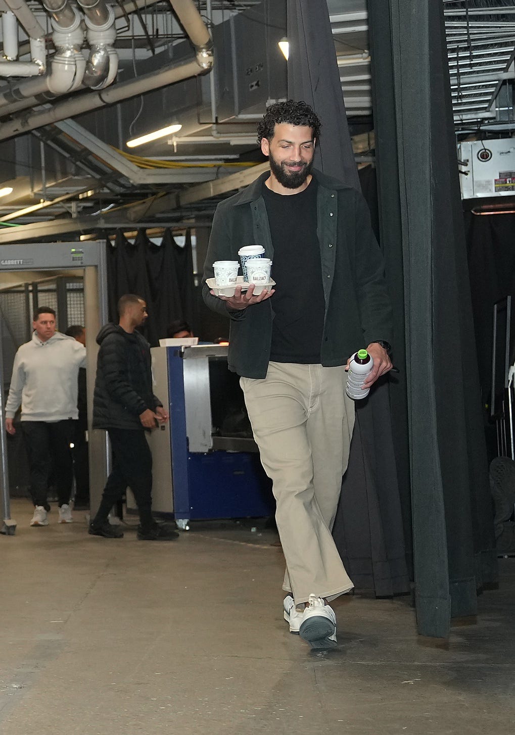 LOOK: Cole Anthony blocks Giannis Antetokounmpo and other pictures of ...