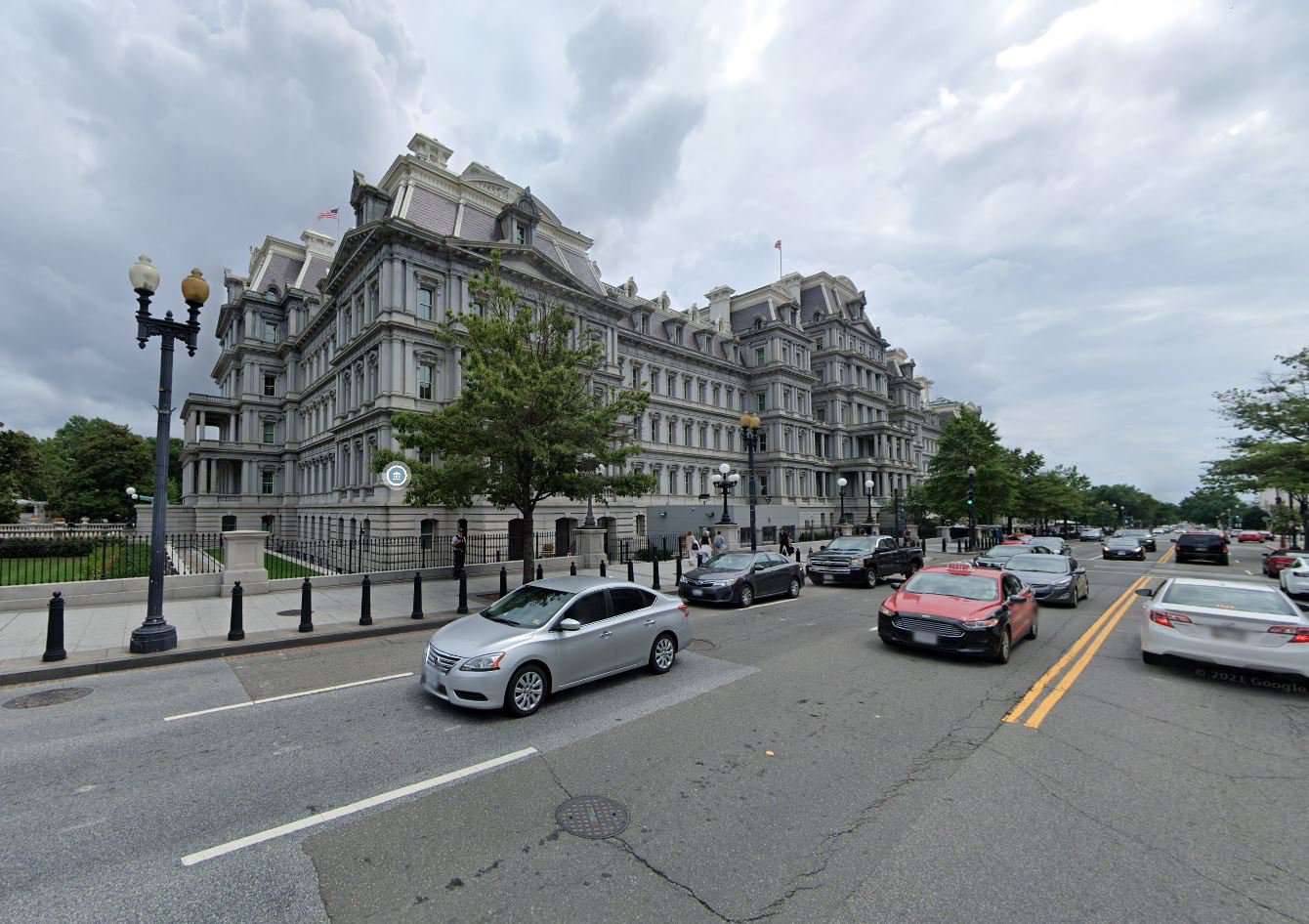 'Armed' man shot by Secret Service near White House