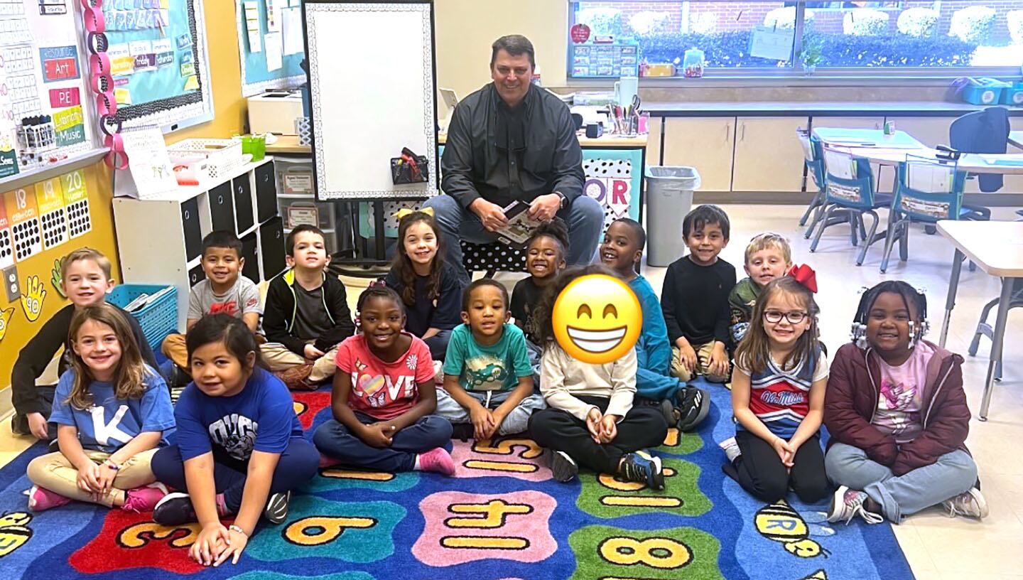 Lenoir County Sheriff’s Office participate in Read Across America