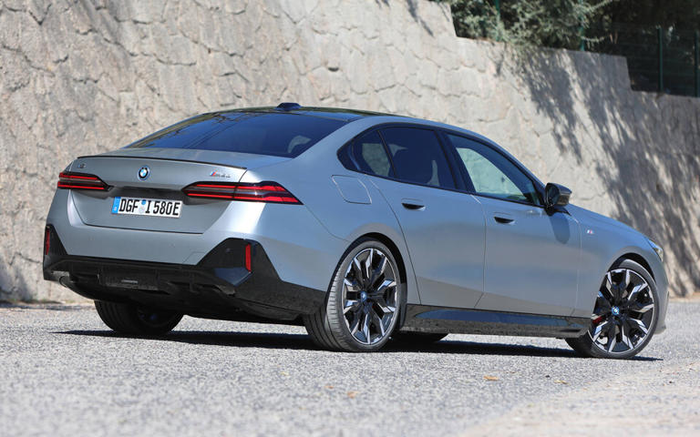 "치열해지는 전기세단 시장" 볼보 ES90 vs BMW i5 비교해보니