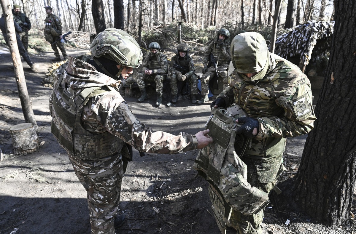 Russian Forces Walk Inside Gas Pipeline To Outflank Ukrainian Troops