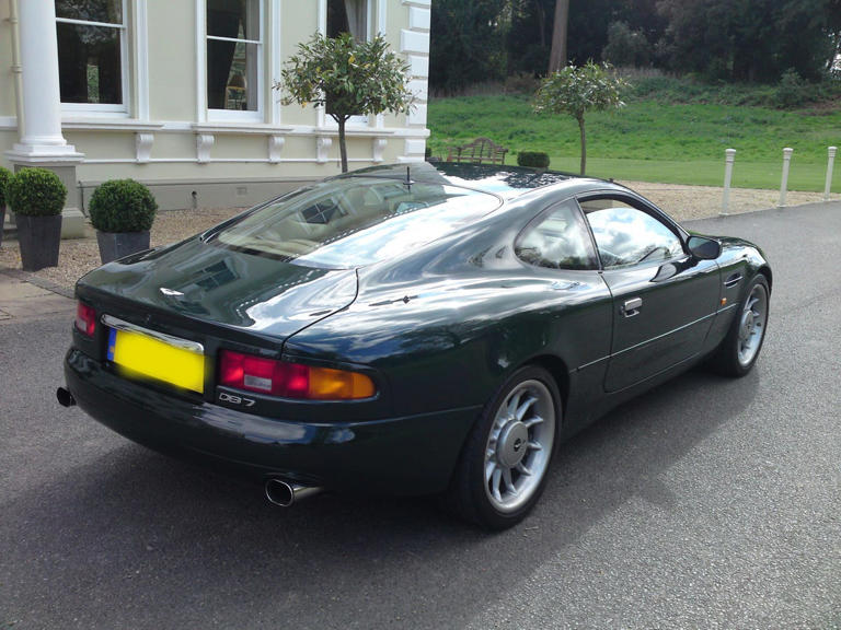 Este Aston Martin DB7 perteneció a Elton John y ahora sale a subasta ...